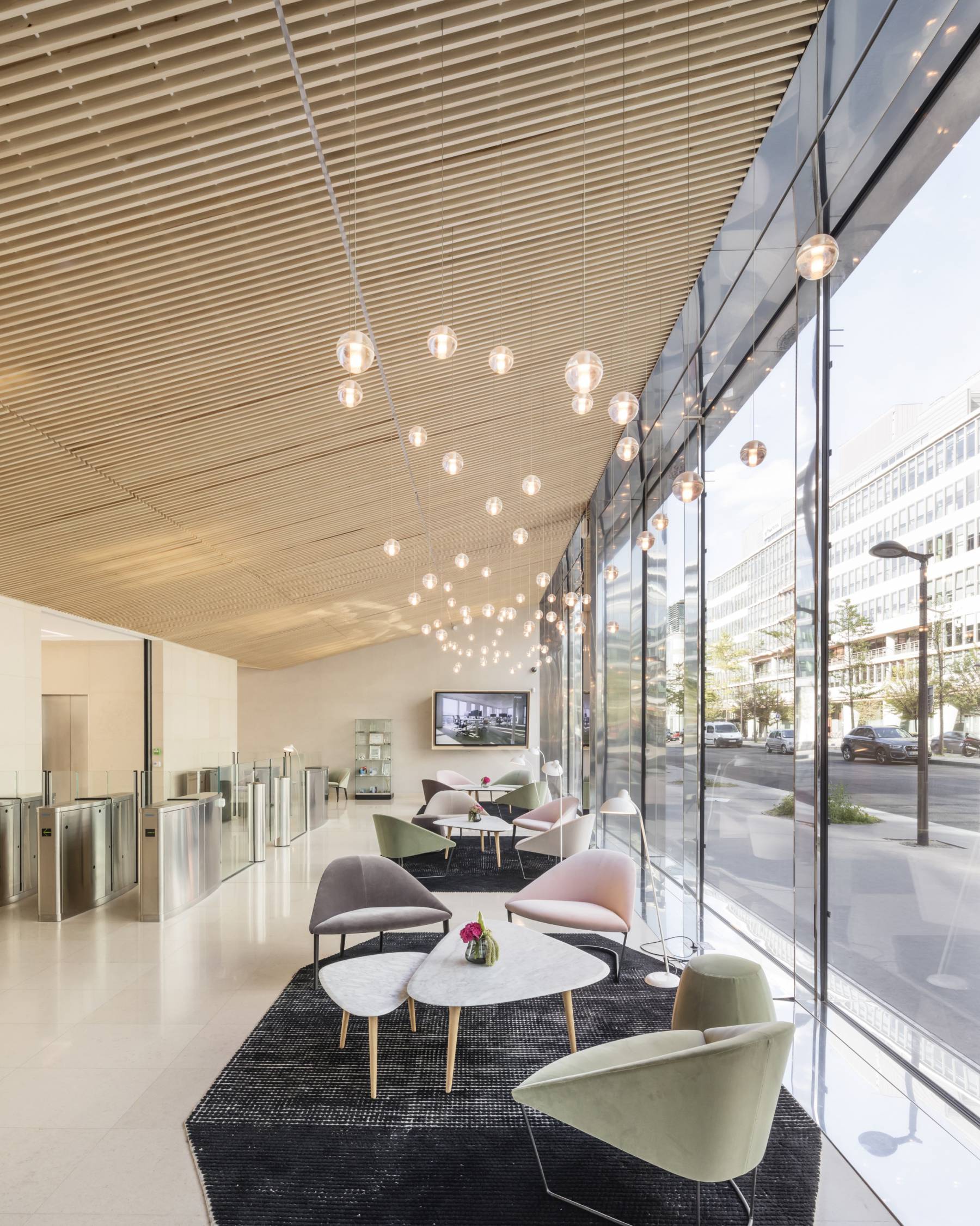 Reception area for a commercial bank — Ateliers 2/3/4/