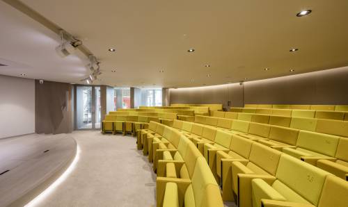 Reception area for a commercial bank — Ateliers 2/3/4/